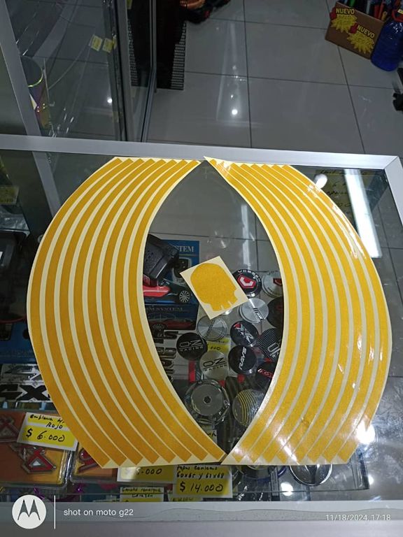 Kit de sticker adhesivos reflectivos para llantas AMARILLO | Sodimac Chile