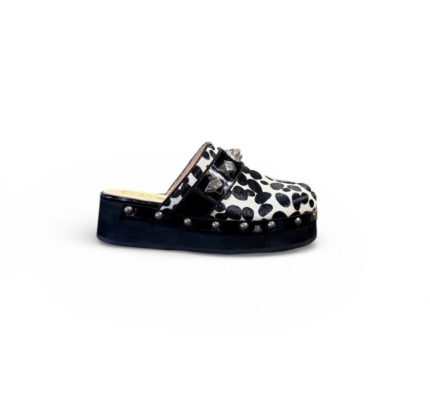 VANESSA GIL ZUECO MARTINA VACA NEGRO BAJO | falabella.com