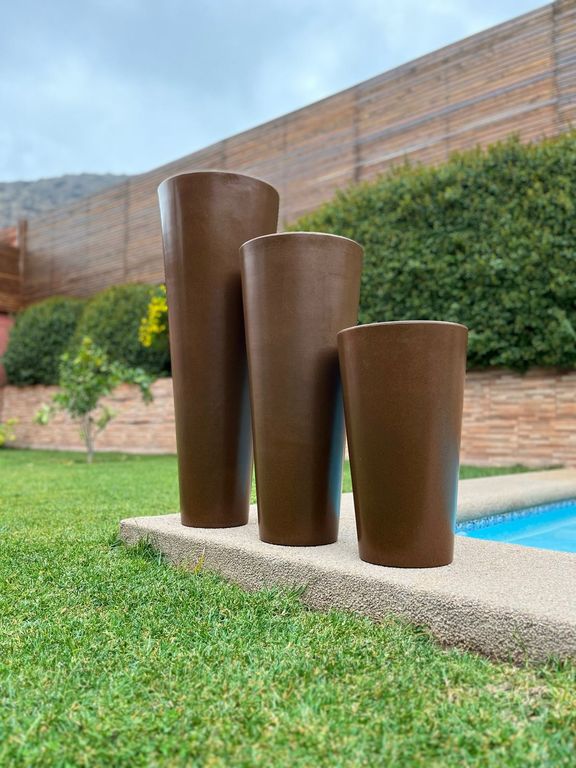 GENERICO MACETERO CAFÉ ALCANTARA 100CM ALTO | Falabella Chile