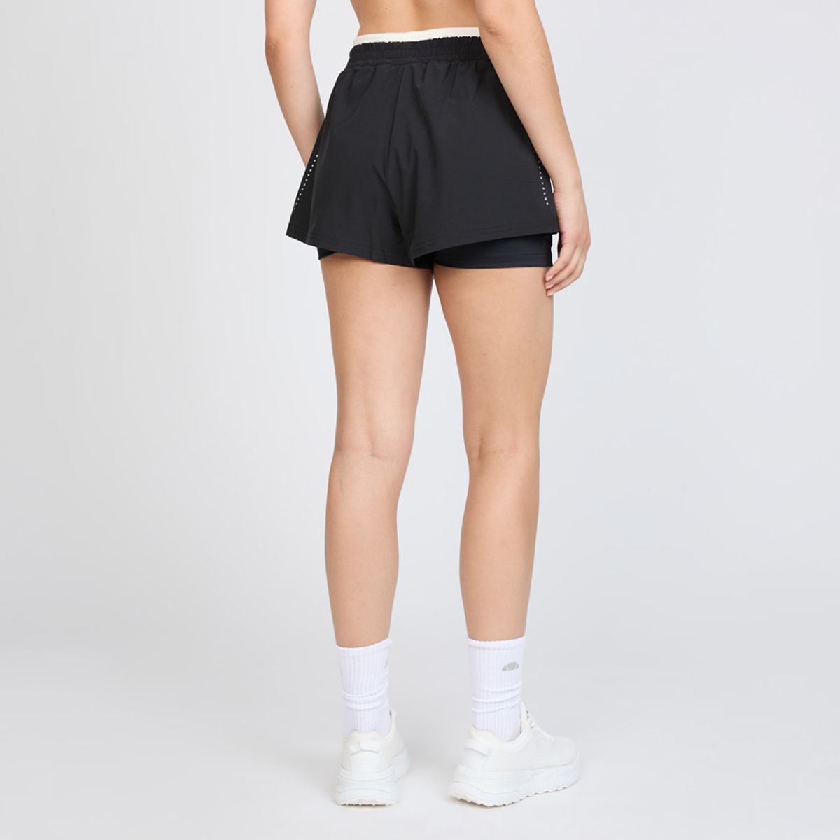 ELLESSE SHORT MUJER ELLESSE ROBERTA NEGRO | falabella.com