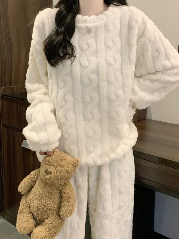 OEM Pijama Trenzada Cálida Unisex Talla Standar | Falabella Chile