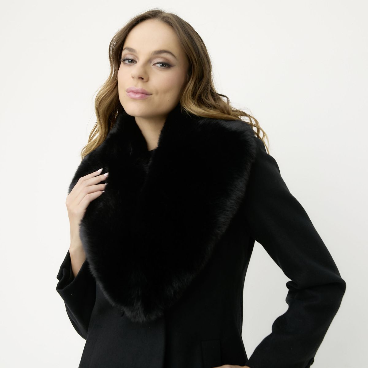 MOSSIMO Abrigo Cuello Pelo Mujer Mossimo | Falabella Chile