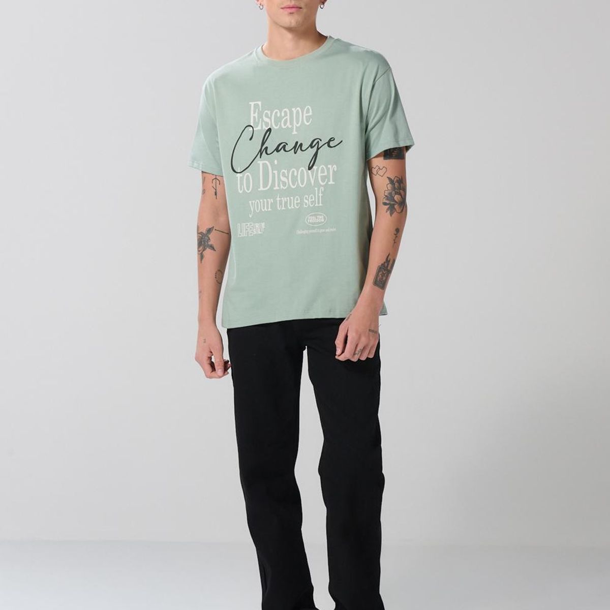 KOAJ Camiseta manga corta unicolor con estampado en frente Hombre KOAJ ...