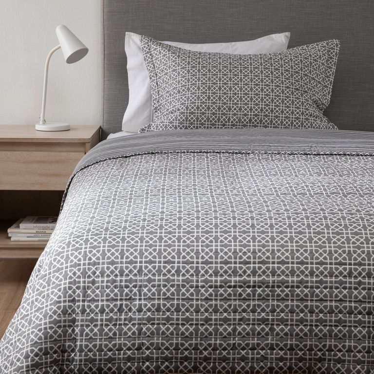 Cubrelecho Mica con exterior y relleno de 75 GSM Poliéster. Cubrelecho ...