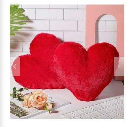 COJIN CORAZON PELO CORTO 35X35 ROJO GENERICO | falabella.com