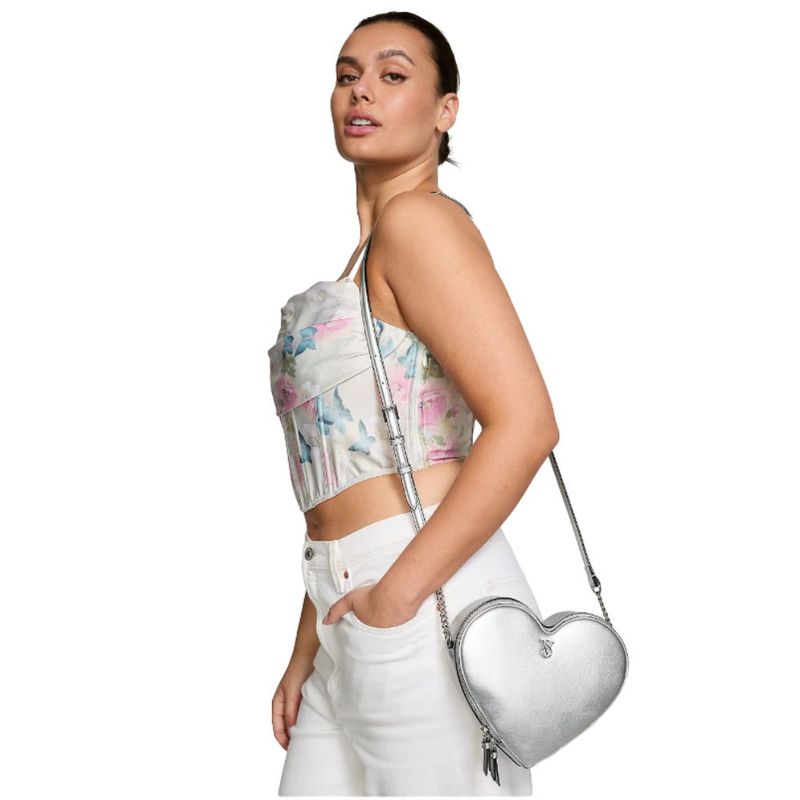 CARTERA CROSSBODY VICTORIAS SECRET CORAZON METALLIC SILVER VICTORIA'S ...