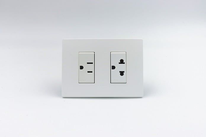 TOMACORRIENTE DOBLE 01 AMERICANO Y 01 UNIVERSAL CON TIERRA S33 ...