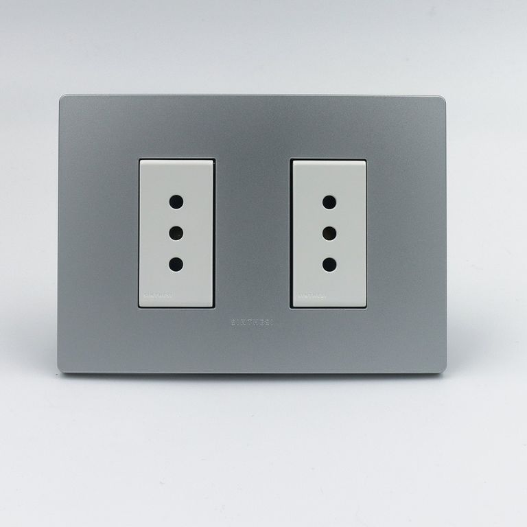 TOMACORRIENTE DOBLE 3 EN LINEA S33 PLACA PLATA Y DADOS S22 BLANCOS ...