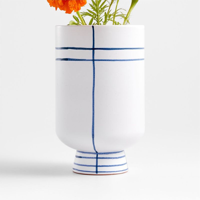 Florero Blanco con Rayas Azules 23cm CRATE & BARREL | falabella.com