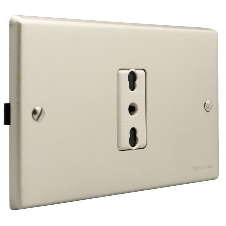 Enchufe simple Magic 10/16A | Sodimac Chile