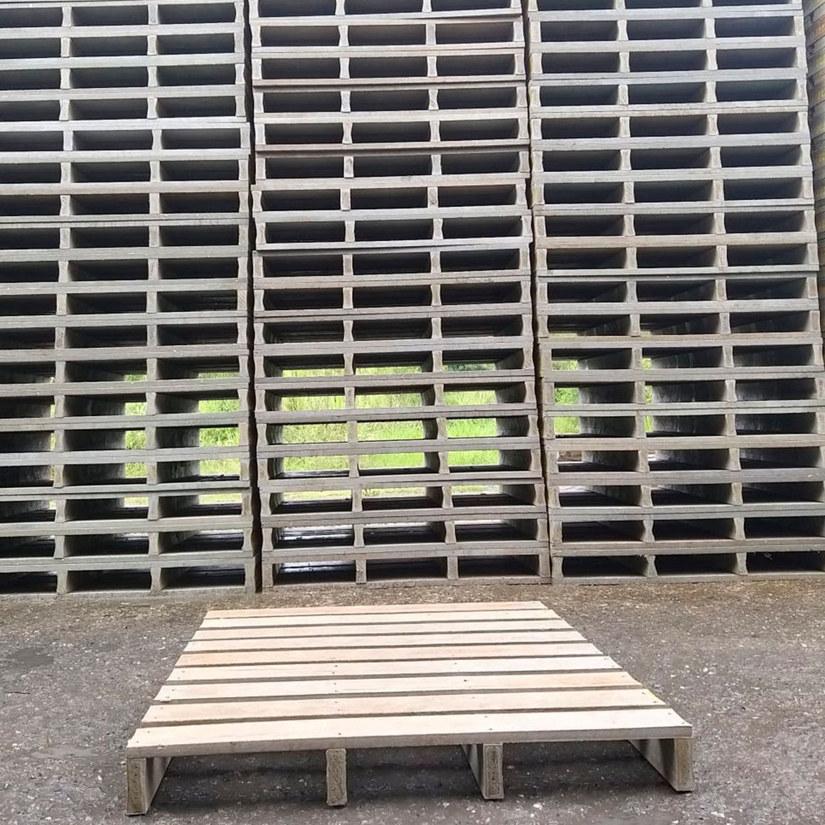 Estiba Madera Plástica 120x100x11.5cm 4 Vigas 9 Tablas - Homecenter.com.co