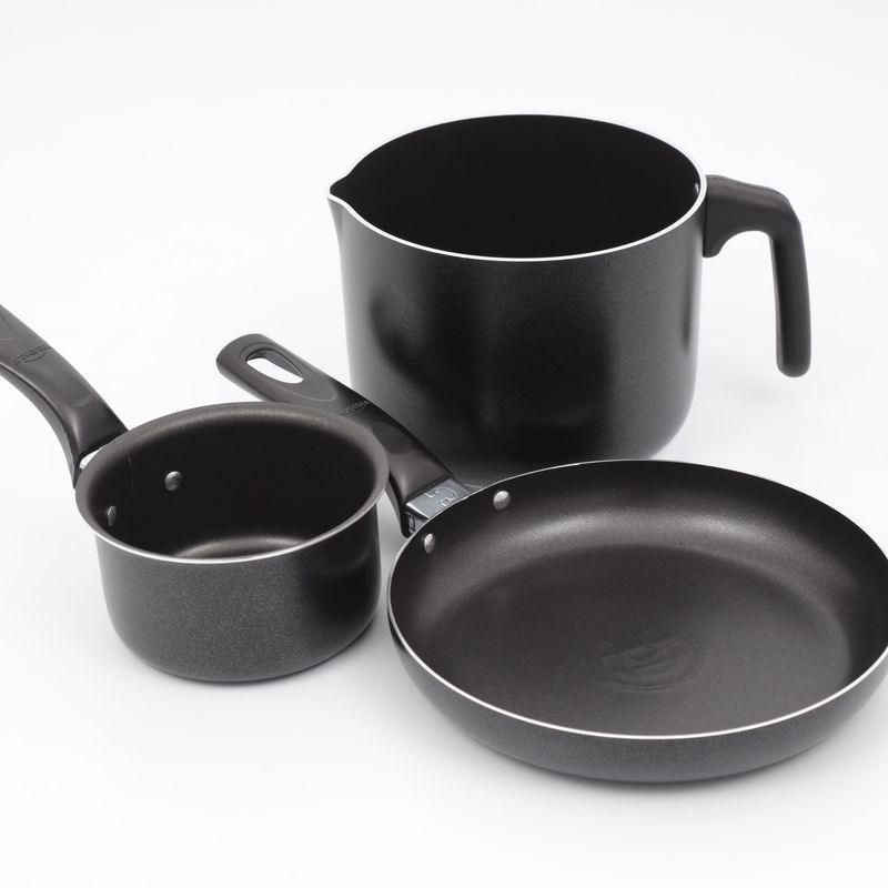 Set Sartén 18 + Jarro + Perol 10 cm Universal UNIVERSAL | falabella.com